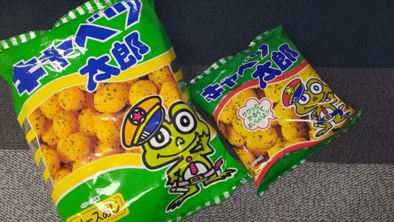 『キャベツ太郎』など太郎系スナック3種、小袋、大袋を比較。裏の謎の紹介文も確認すると想像以上にカオス – 大人のための市販菓子の考察
